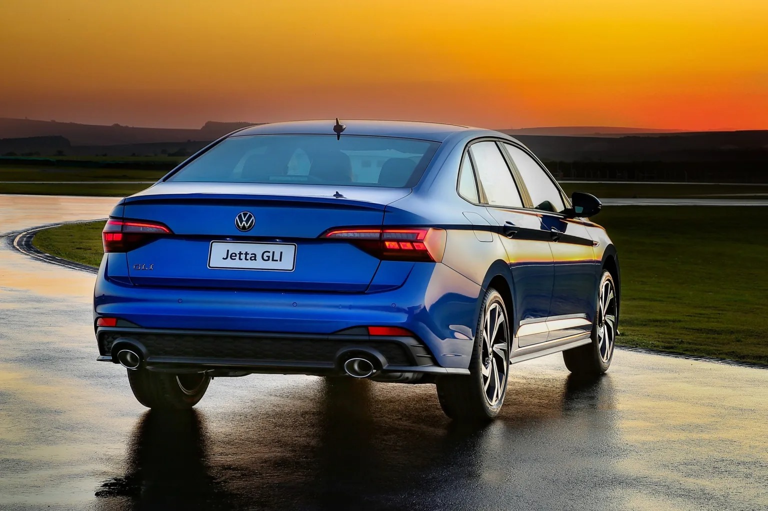 Volkswagen Jetta GLI 2023 recebe sistemas autônomos e tem aumento no ...